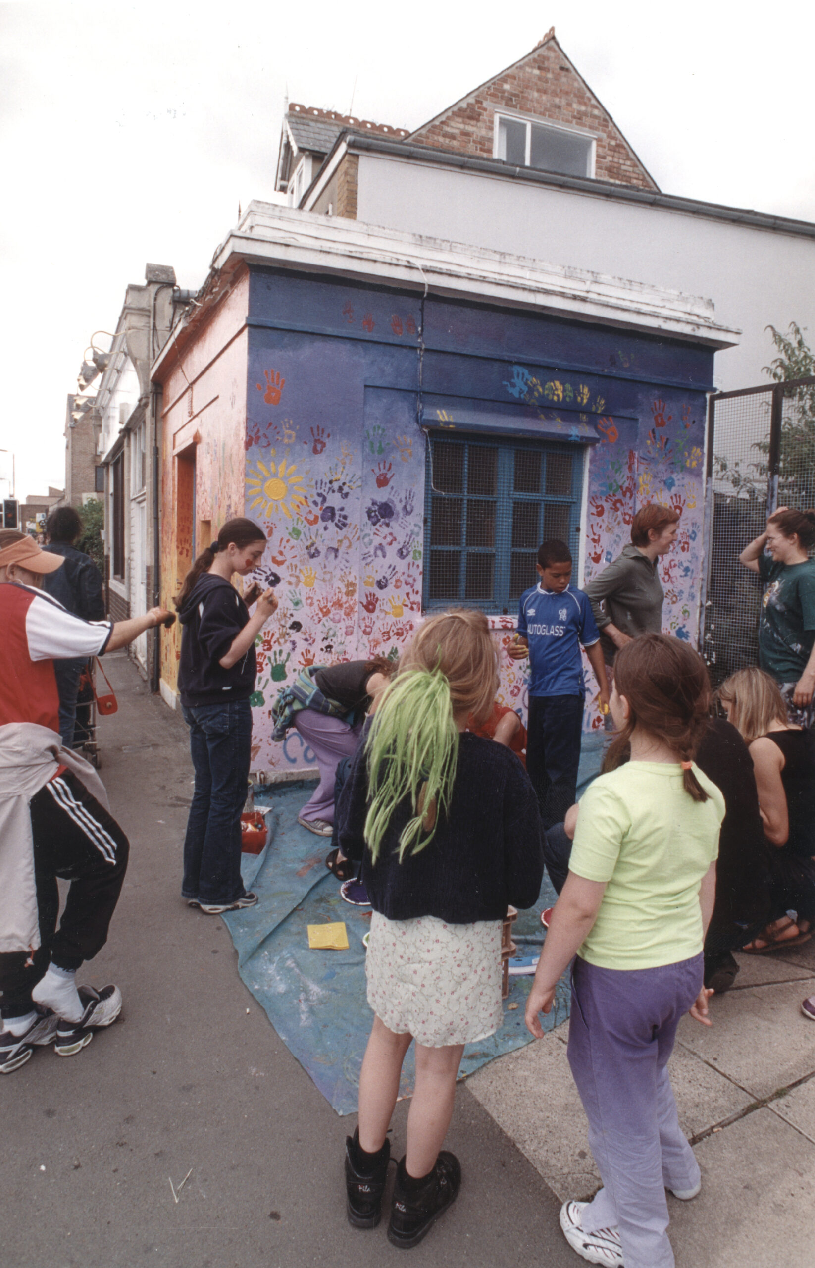 Cowley Rd carnival 2001 Carnival mural Oxford mail Photographer Jon ...